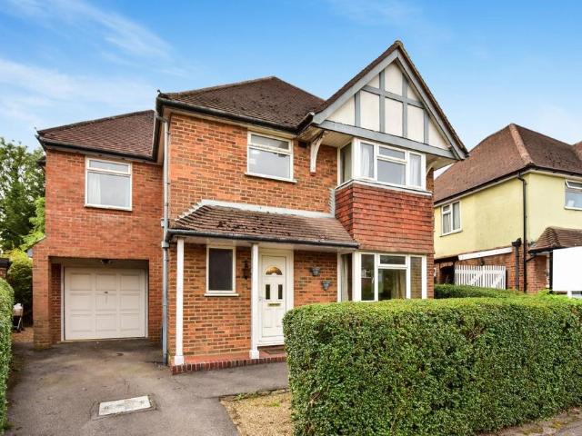 Ashenden Road, Guildford, Surrey, GU2 5 bed detached house to rent £3,466 pcm £800 pw