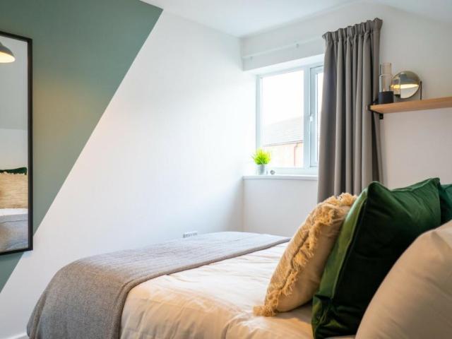 ASHFIELD ROAD, Manchester M13 6 bed house to rent £4,029 pcm £930 pw