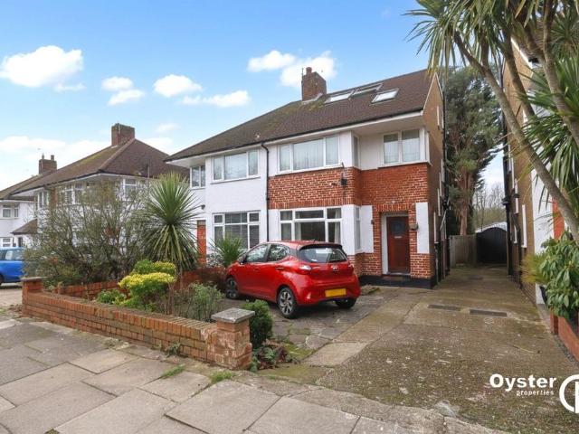 Ashfield Road, London, N14 5 bed semi detached house to rent £2,650 pcm £612 pw