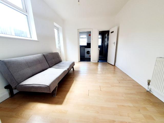 Ashfield Road, London N4, 2 bed flat to rent, £1,950 pcm | PrimeLocation