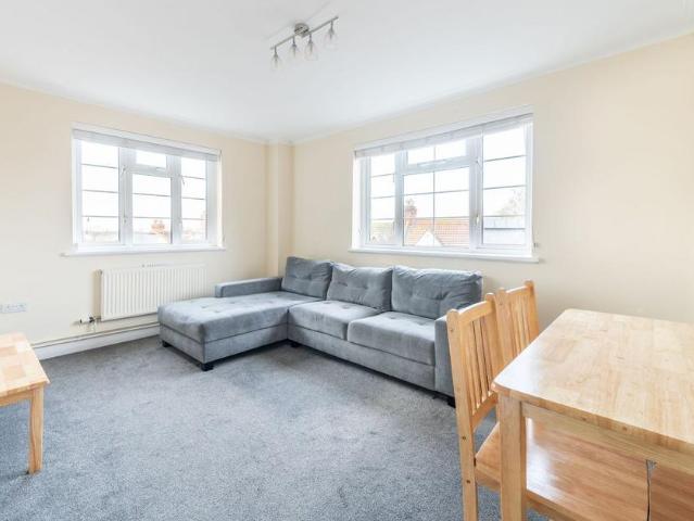 Ashford Road, Cricklewood, London, NW2 2 bed flat to rent £2,200 pcm £508 pw