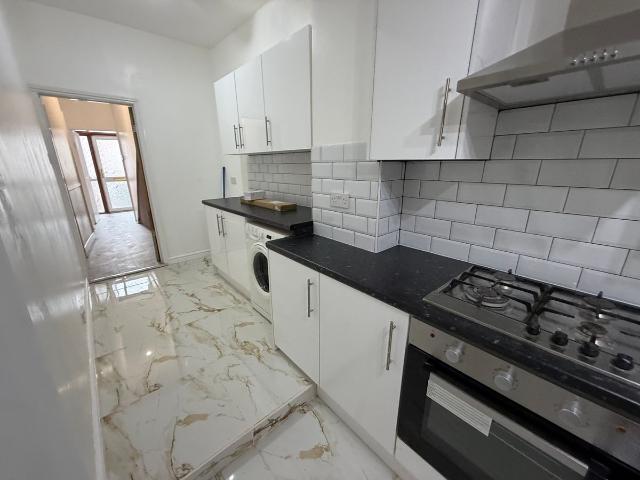 Ashford Road, London E6, 2 bed flat to rent, £1,950 pcm | PrimeLocation