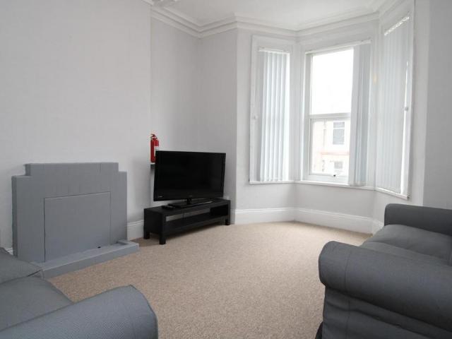 Ashford Road, Plymouth PL4 4 bed house to rent £1,907 pcm £440 pw