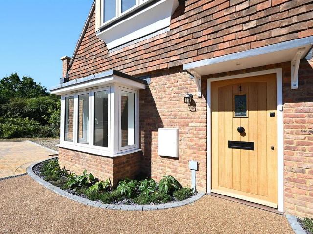 Ashford Road, Tenterden TN30 3 bed house to rent £2,750 pcm £635 pw