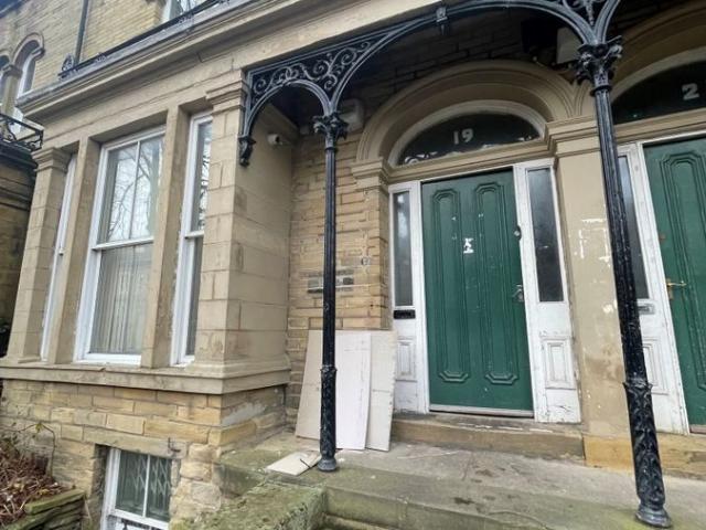 Ashgrove, Bradford BD7, 3 bed flat to rent, £950 pcm | PrimeLocation