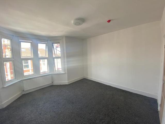 Ashgrove Road, Bristol BS7 4 bed house to rent £2,700 pcm £623 pw