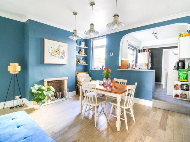 Ashgrove Road, Bristol, BS3 3 bed terraced house to rent £1,900 pcm £438 pw