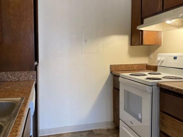 Ashlan, Clovis Dent 5 plex 2 Bedroom Apartment for Rent at 551 W Ashlan Ave, Clovis, CA 93612