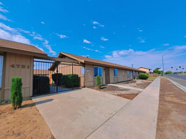 Ashlan Lagoon Apartments 2 Bedroom Apartment for Rent at 4781 E Ashlan Ave, Fresno, CA 93726