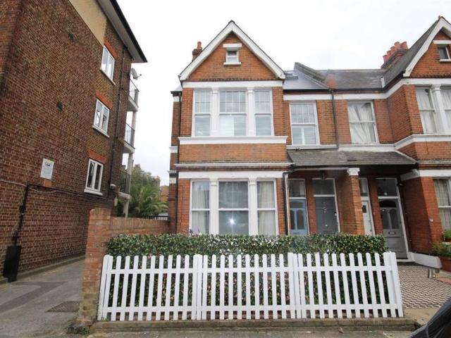 Ashleigh Road, London SW14 2 bed flat to rent £2,300 pcm £531 pw