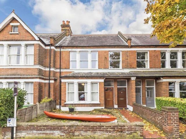 Ashleigh Road, London SW14 2 bed flat to rent £2,500 pcm £577 pw