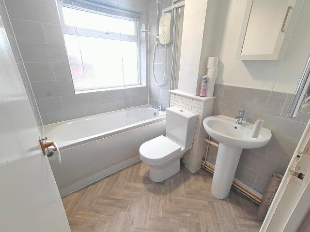 Ashley Court, Burton On Trent DE15, 2 bed flat to rent, £650 pcm | PrimeLocation