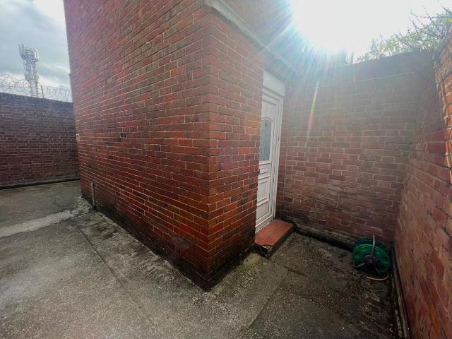 Ashley Crescent, Sholing, Southampton, Hampshire SO19, 3 bed flat to rent, £1,100 pcm | PrimeLocation