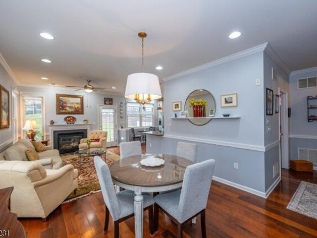 Ashley Ct, Hawthorne, Condo For Sale