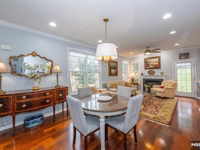 Ashley Ct Unit,hawthorne, Home For Sale