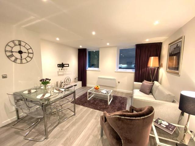 Ashley House, Altrincham, WA14 1 bed apartment to rent £1,275 pcm £294 pw