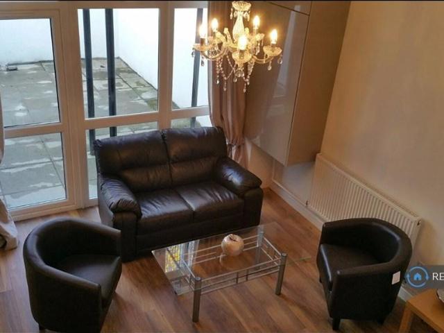 Ashley House, Bristol, BS2 2 bed flat to rent £1,650 pcm £381 pw