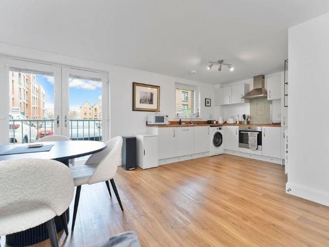 Ashley Place, Edinburgh EH6, 2 bed flat to rent, £1,550 pcm | PrimeLocation