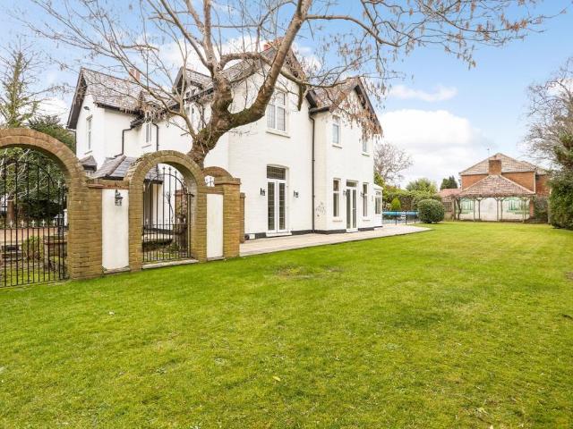 Ashley Road, Walton on Thames KT12 4 bed detached house to rent £7,995 pcm £1,845 pw