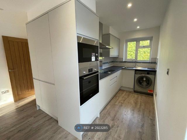Ashley Road, Epsom KT18, 1 bed flat to rent, £1,450 pcm | PrimeLocation