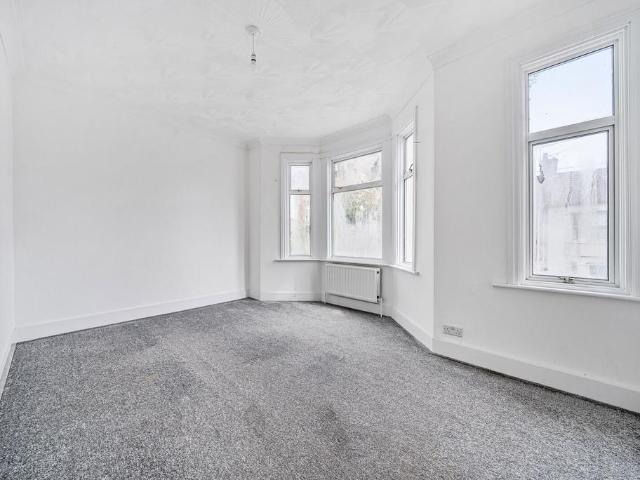 Ashley Road, Forest Gate, London, E7 4 bed house to rent £3,000 pcm £692 pw