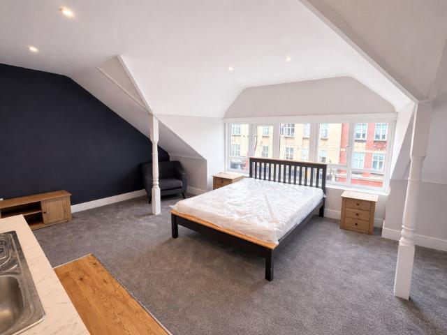 Ashley Road, Poole BH14, Room to rent, £875 pcm | PrimeLocation