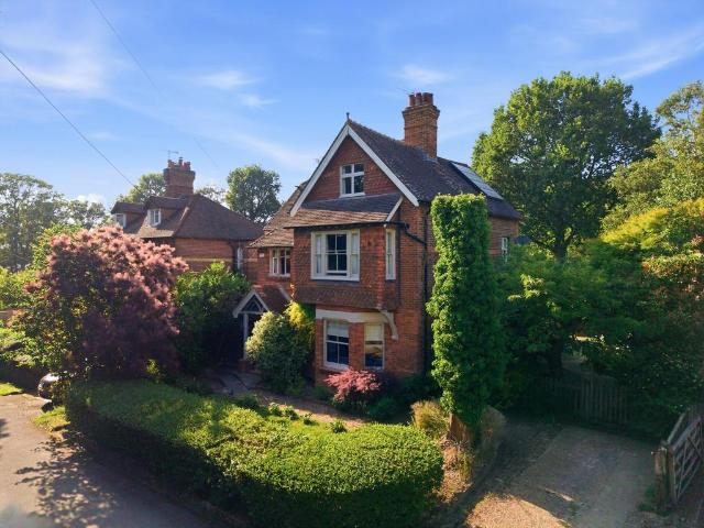 Ashley Road, Rotherfield, TN6 5 bed detached house to rent £3,250 pcm £750 pw