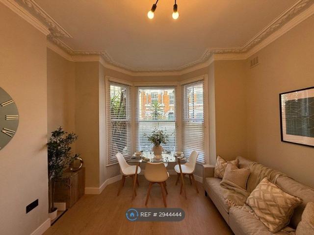 Ashmere Grove, London SW2, 2 bed flat to rent, £2,600 pcm | PrimeLocation