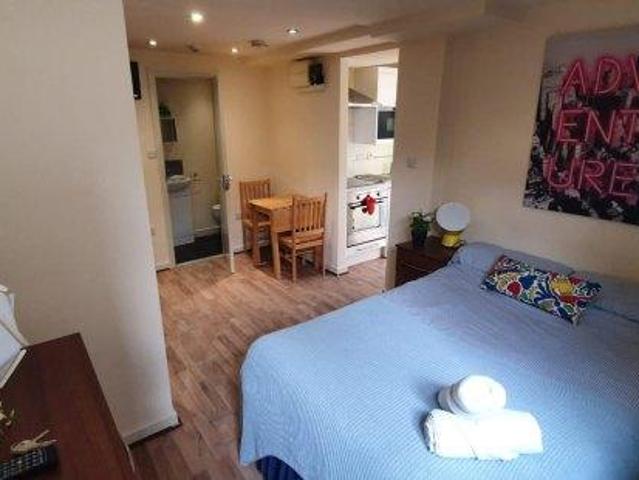 Ashmore Road Studio to rent £1,431 pcm £330 pw