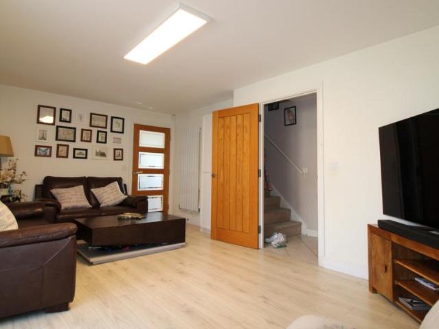 Ashmount Crescent, Slough SL1 3 bed semi detached house to rent £2,100 pcm £485 pw