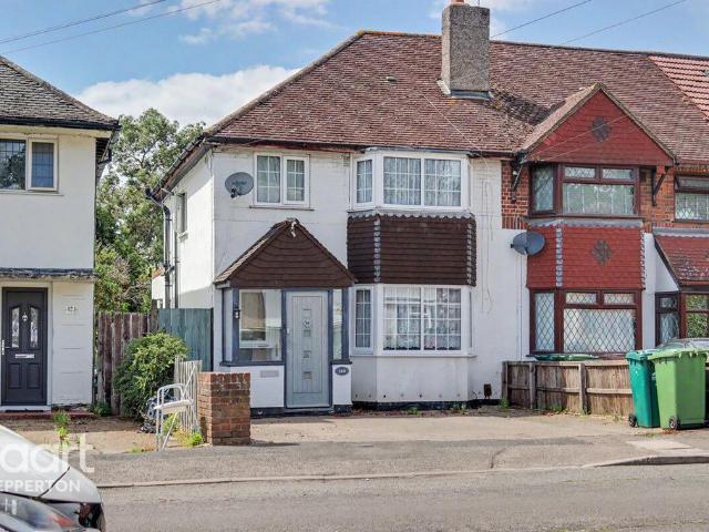 Ashridge Way, SUNBURY ON THAMES 3 bed semi detached house to rent £2,400 pcm £554 pw