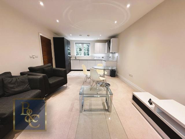 Ashridge Close, Finchley N3, 2 bed flat to rent, £2,210 pcm | PrimeLocation