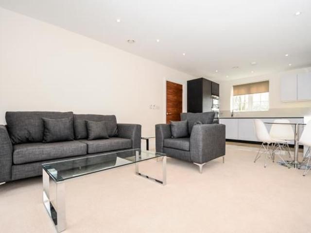 Ashridge Close, Finchley N3, 2 bed flat to rent, £2,250 pcm | PrimeLocation