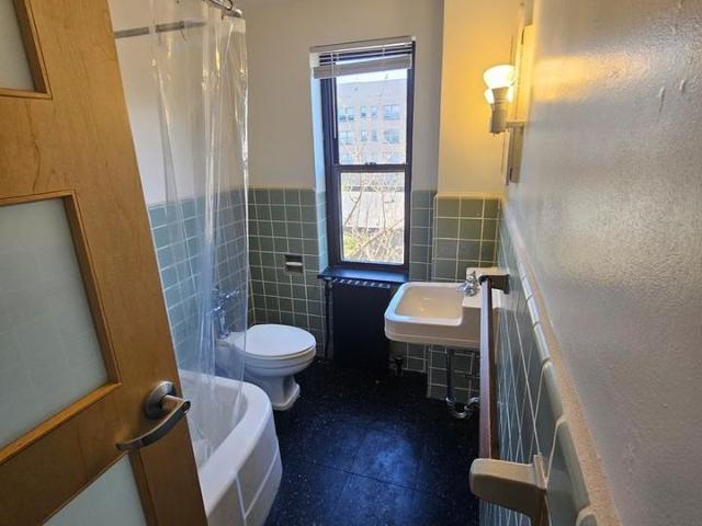 Ask about current specials! Studio Apartment for Rent at 316 Oak Grove St, Minneapolis, MN 55403 Loring Park