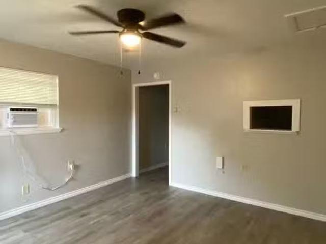 Ask about our move in specials 1906 Wisdom Dr #7