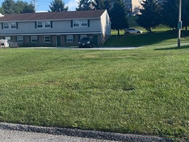ASK ABOUT OUR NEW YEAR SPECIAL! 2 Bedroom Apartment for Rent at 25 E 3rd Ave, Spring Grove, PA 17362