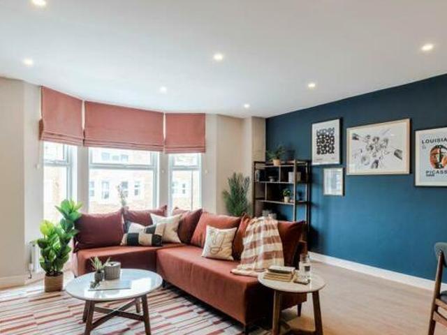 Askew Road, London, 1 Bedroom Serviced