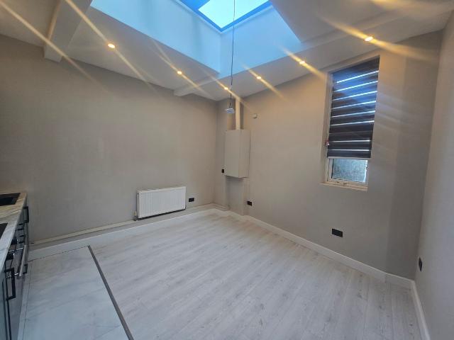 Askew Road, London W12, 1 bed flat to rent, £1,620 pcm | PrimeLocation