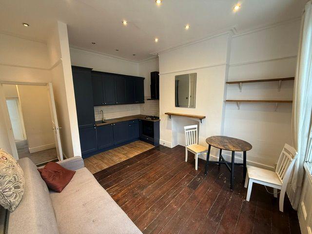 Askew Road, London W12, 1 bed flat to rent, £1,900 pcm | PrimeLocation
