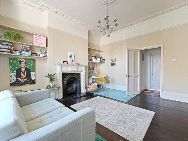 Askew Road, London W12, 1 bed flat to rent, £2,150 pcm | PrimeLocation