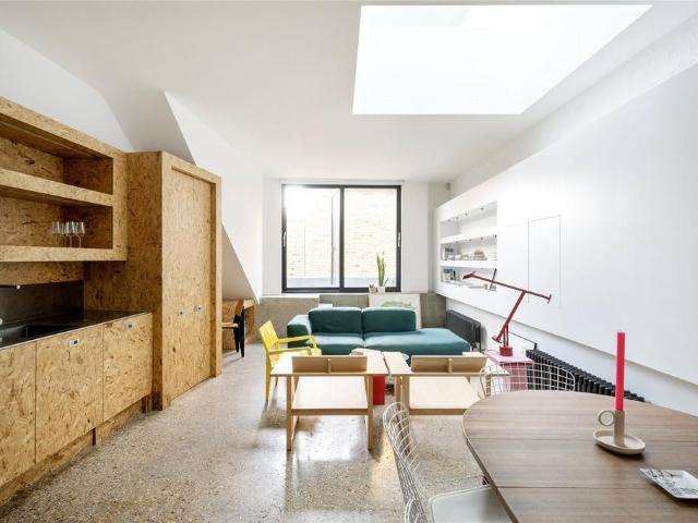 Askew Road, London, W12 2 bed apartment to rent £3,683 pcm £850 pw