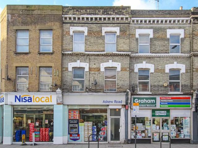 Askew Road, London W12 2 bed flat to rent £1,898 pcm £438 pw