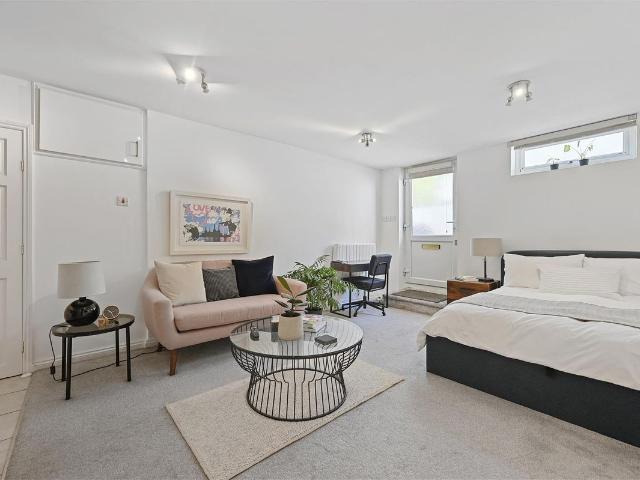 Askew Road, London W12, Studio to rent, £1,400 pcm | PrimeLocation
