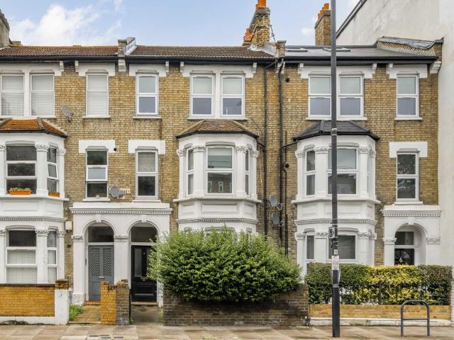 Askew Road, Shepherds Bush W12, 2 bed flat to rent, £2,050 pcm | PrimeLocation