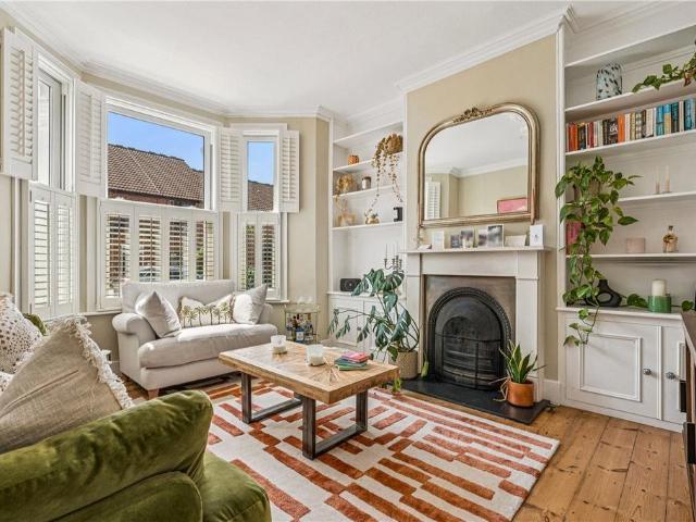 Aslett Street, London, SW18 2 bed apartment to rent £3,000 pcm £692 pw