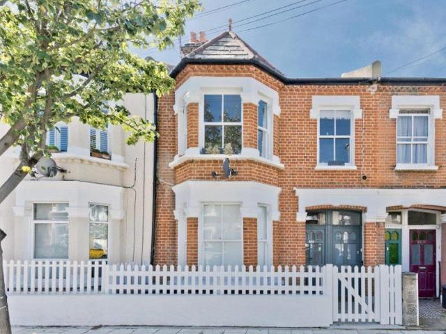 Aslett Street, Wandsworth SW18, 2 bed flat to rent, £2,300 pcm | PrimeLocation