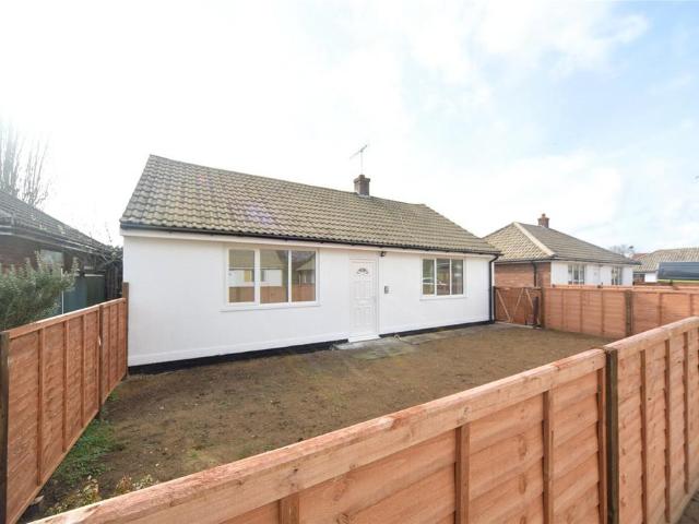 Aspal Close, Beck Row, Bury St. 2 bed bungalow to rent £1,385 pcm £320 pw