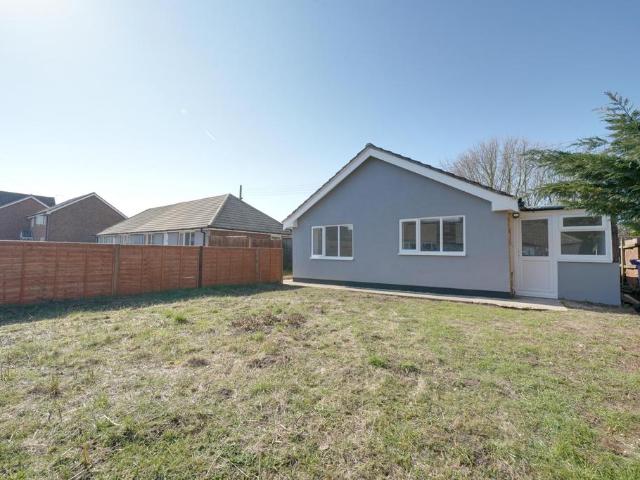 Aspal Park, Beck Row, Bury St. 2 bed bungalow to rent £1,385 pcm £320 pw