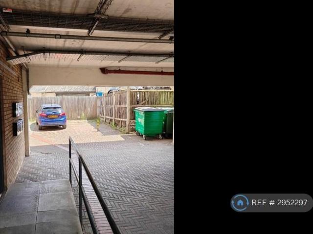 Aspen Court, Sutton, SM1 2 bed flat to rent £1,800 pcm £415 pw