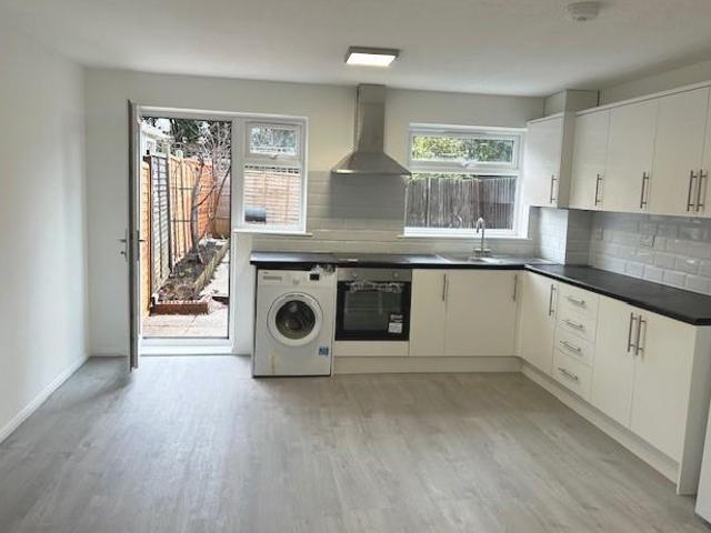 Aspen Close, Ealing, W5 3 bed house to rent £2,400 pcm £554 pw